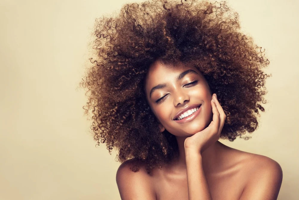 Hydratation des cheveux crépus : nos conseils – chebhairbycjv